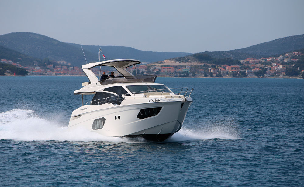 Absolute 50 Fly | YACHTREVUE.at
